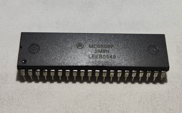 MC6808P 40-Pin MPU Chip | Pinball Haus